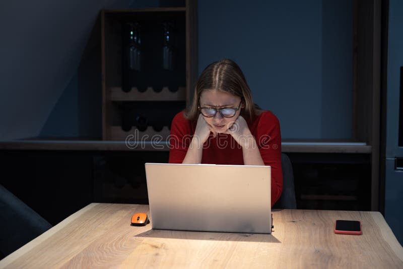 Frustrated Annoyed Woman Confused By Computer Problem Annoyed
