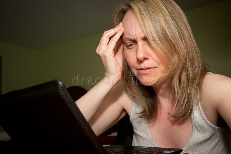 Frustrierter Computer stockfoto. Bild von frustriert - 19146228