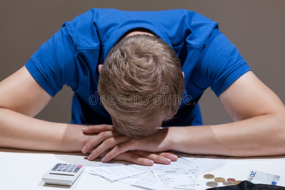 Frustrierter Mann Ohne Geld Stockfoto - Bild von finanzen, hände: 46566356