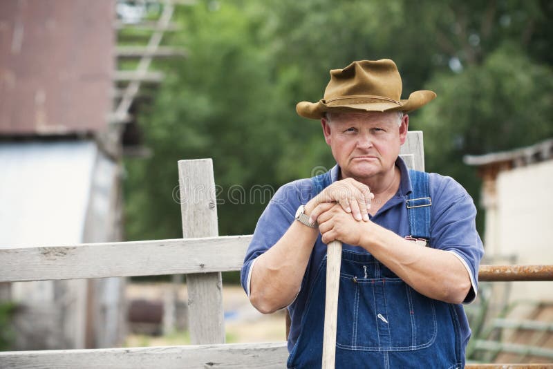 Frustriertes Altes Landwirt-Portrait Stockfoto - Bild von mann ...