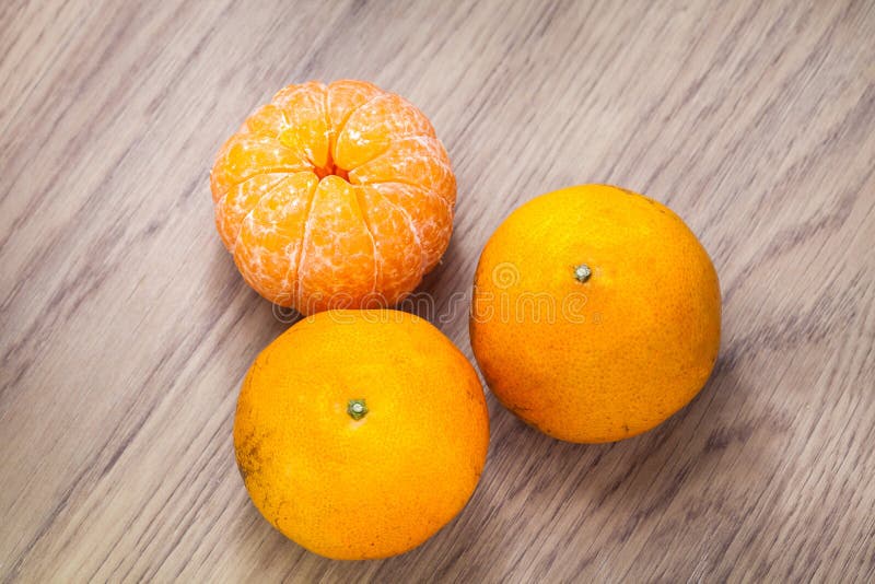 Fruta Alaranjada Isolada No Fundo Branco Imagem de Stock - Imagem de ...