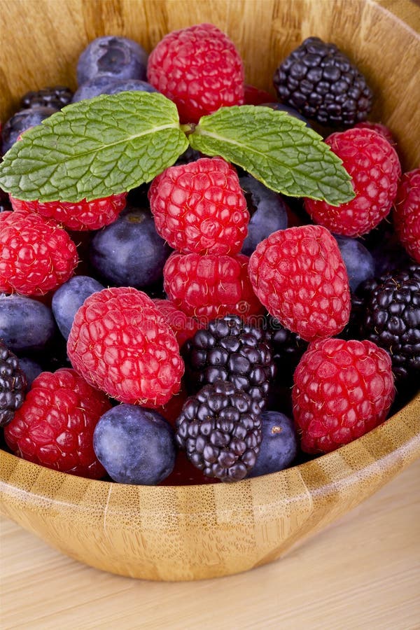 Fruta-bayas del bosque imagen de archivo. Imagen de bayas - 31696679