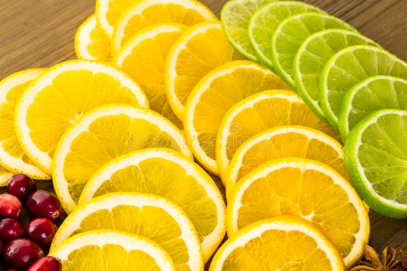 Fruta cortada imagen de archivo. Imagen de baya, especia - 62229669