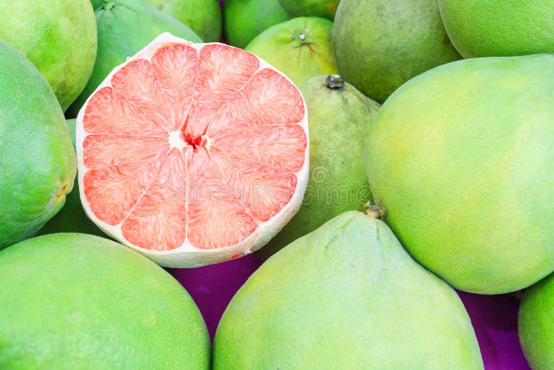 Siam Ruby Pomelo Fruit imagen de archivo. Imagen de cubo - 76466555