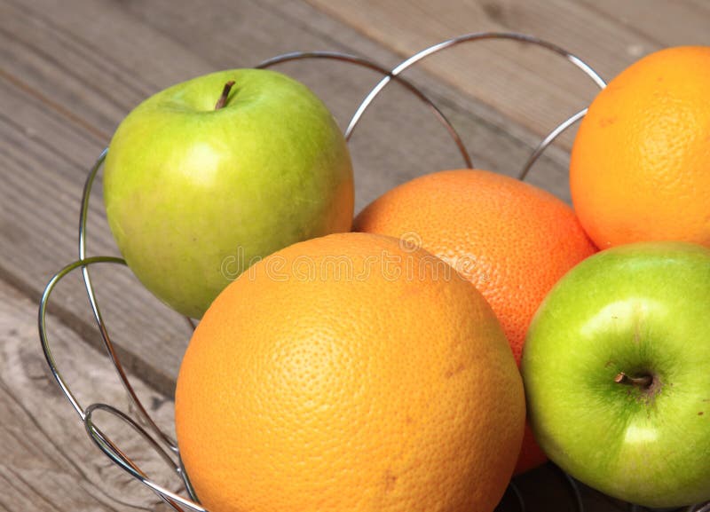 Fruta En La Madera Bio Comida, Hierbas Y Especias Sanas Foto de archivo ...