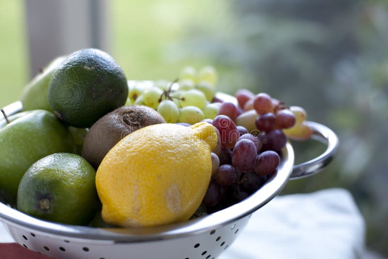 Fruta mezclada imagen de archivo. Imagen de fresco, uvas - 16715731