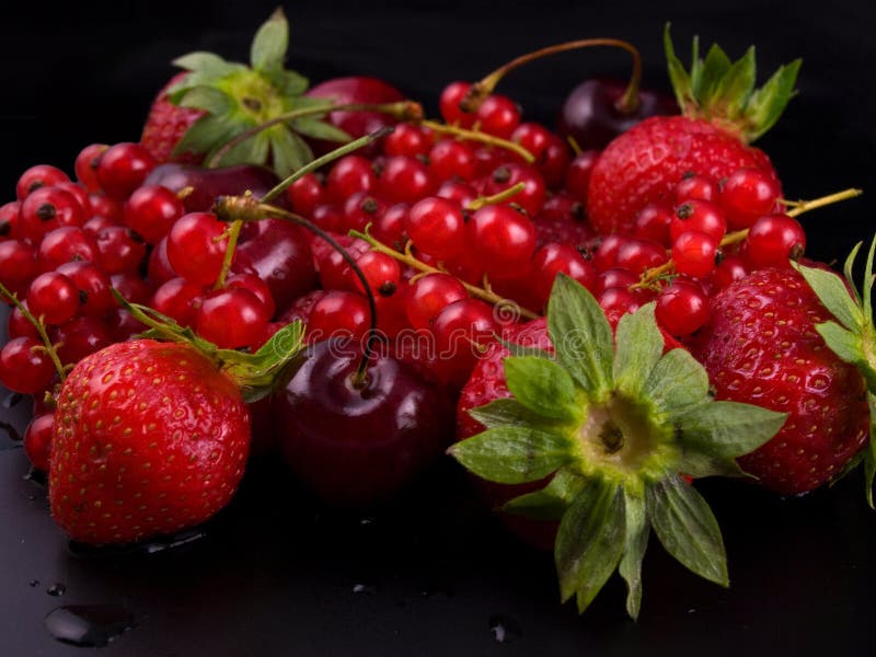Fruta roja fresca imagen de archivo. Imagen de fruta - 15075463