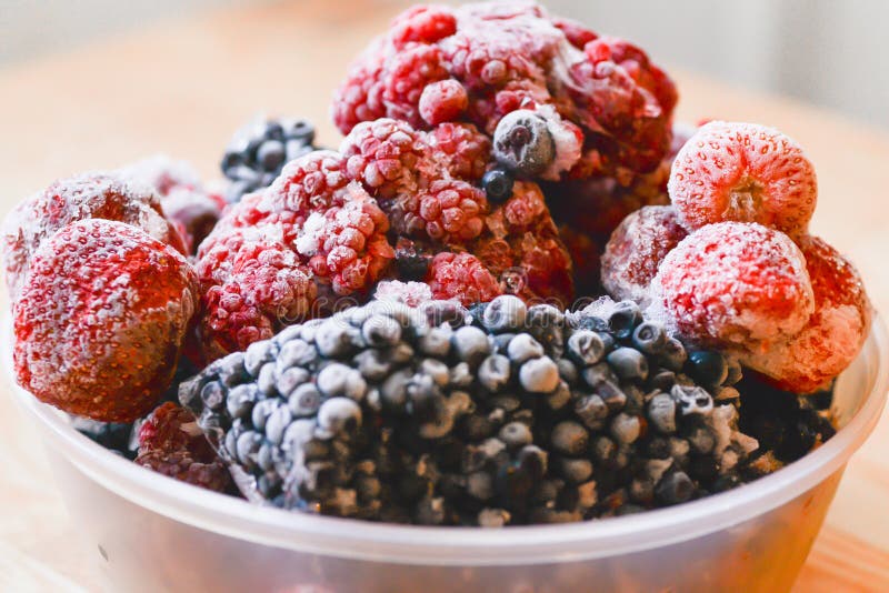 Frutas congeladas imagen de archivo. Imagen de vegano - 97878729