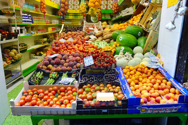 Verdulería Frutas Y Verduras Foto de archivo editorial - Imagen de ...