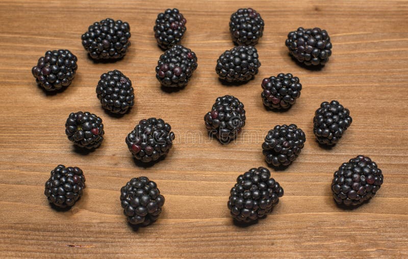 Frutas e legumes sazonais imagem de stock. Imagem de doce - 76608451