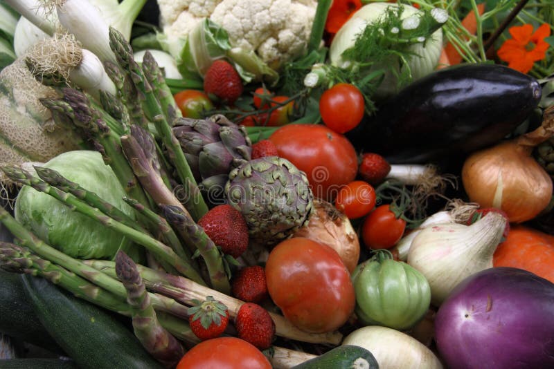 Frutas E Verdura Misturadas Imagem de Stock - Imagem de morangos ...