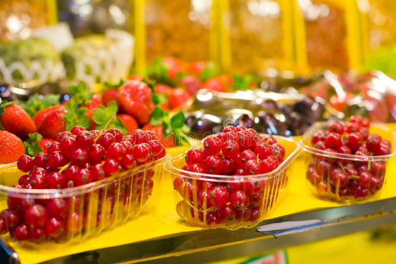 Frutas rojas imagen de archivo. Imagen de sano, redcurrants - 7702801