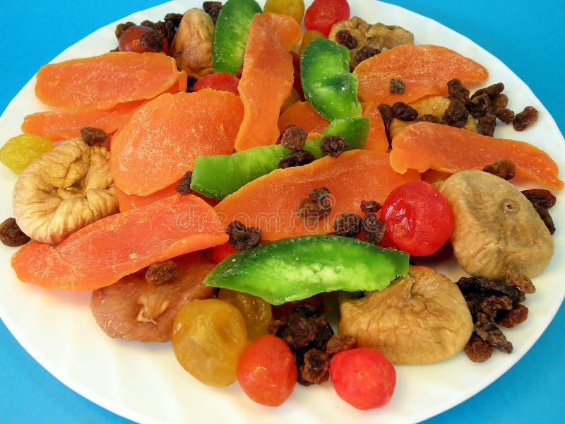 Pequeñas Frutas Rojas Congeladas En El árbol Imagen de archivo - Imagen ...