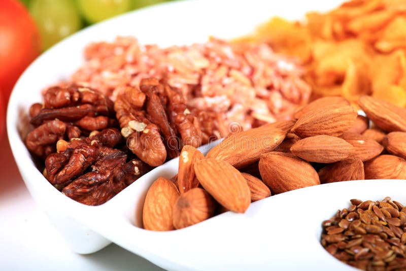 Frutas y semillas secas imagen de archivo. Imagen de seco - 52090141