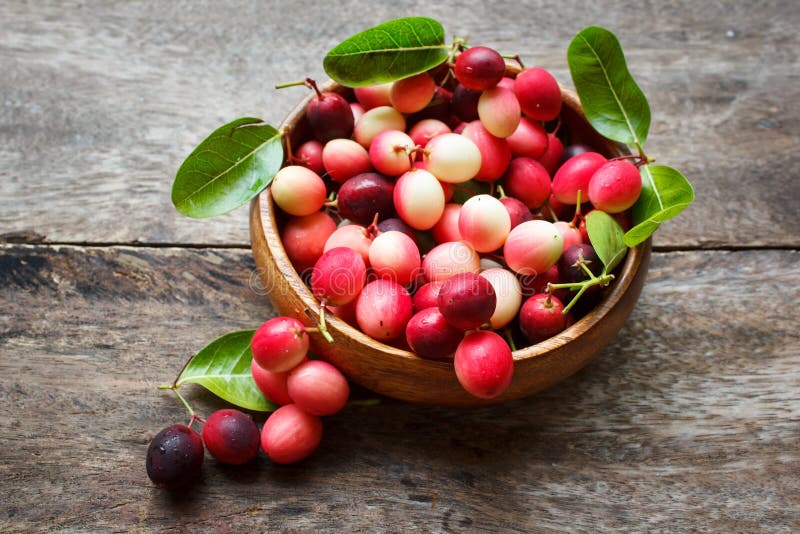 Fruto de Karaunda foto de stock. Imagem de vermelho, fresco - 35342054