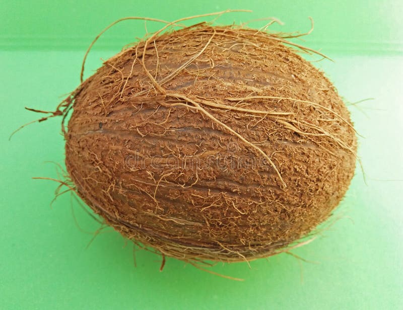 Fruto Do Coco Sobre a Luz - Fundo Verde Foto de Stock - Imagem de dieta ...