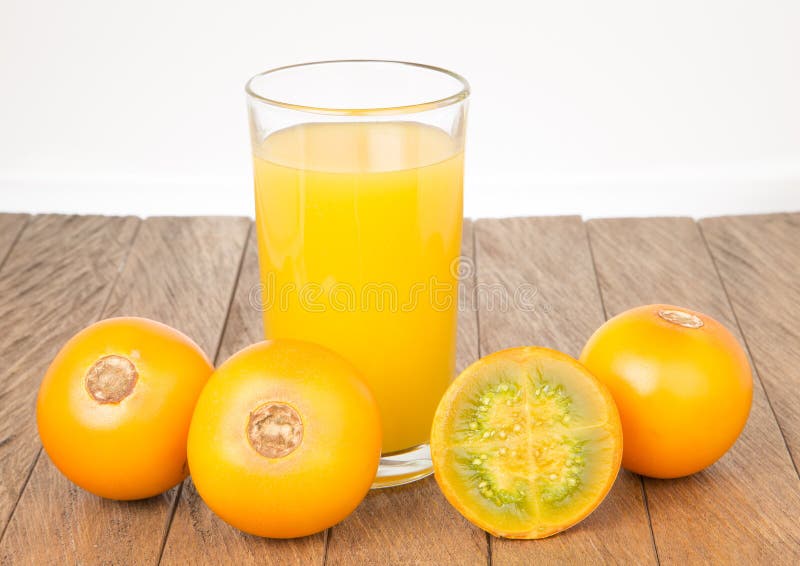 Suco Do Lulo, Fruto Tropical Colombiano - Quitoense Do Solanum Foto de ...