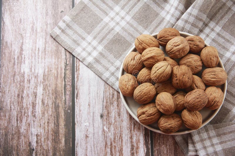 Frutos De Casca Rija Castanha-dura Com Casca Foto de Stock - Imagem de ...