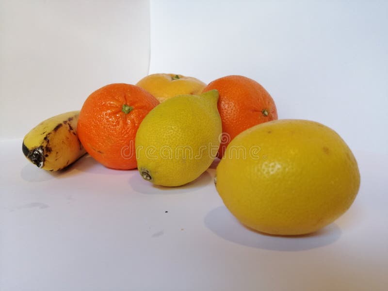 Frutos de fondo blanco foto de archivo. Imagen de frutas - 180414062