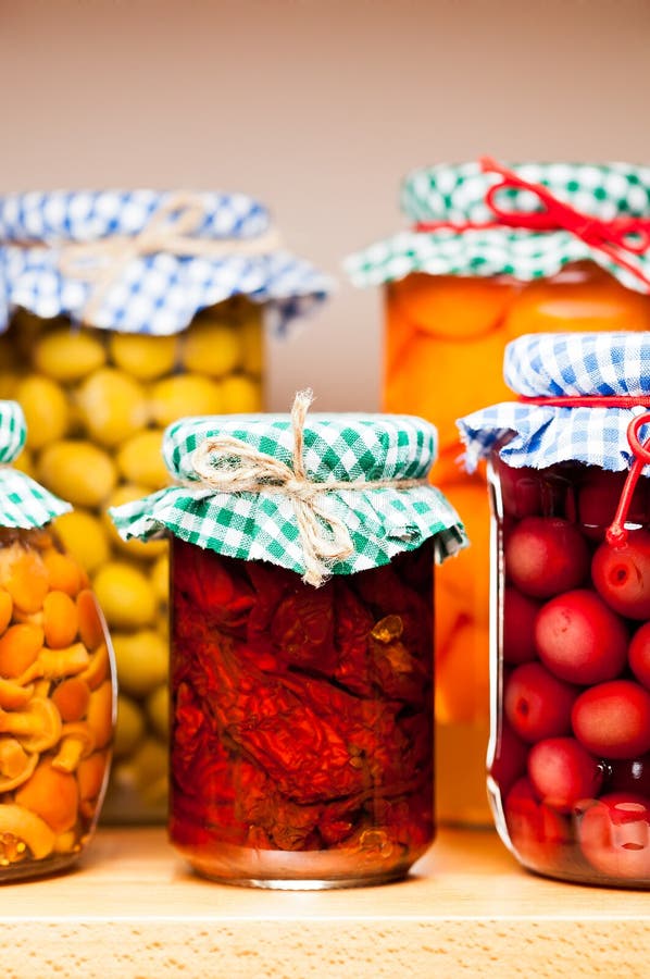 Frutta E Verdure Conservate. Fotografia Stock - Immagine di verde, vaso ...