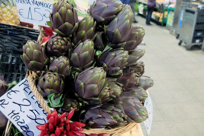 Frutta e verdure italiane immagine stock. Immagine di taglio - 48224831