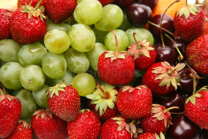 Frutta fresca e bacche fotografia stock. Immagine di dieta - 17610016