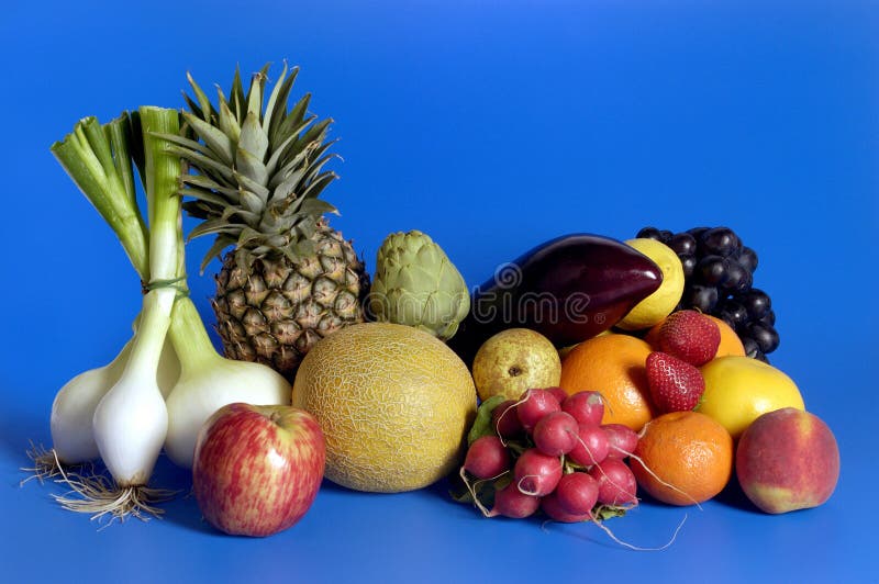 Frutta Mista E Verdure Con Un Fondo Blu, Frutti Fotografia Stock ...