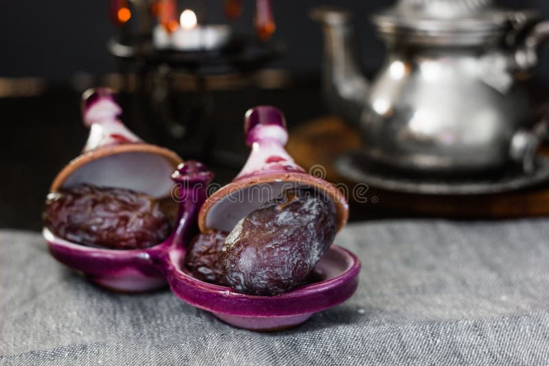 Frutti Della Data Per Iftar Sul Digiuno Del Ramadan Immagine Stock ...