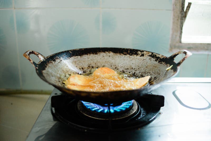 Fry food in hot oil stock image. Image of shot, frying - 149458021