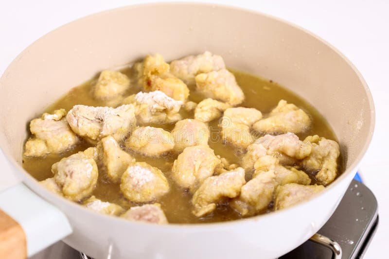 Frying Chicken Karaage Popcorn, Chunky Chicken Coated with Flour Stock ...