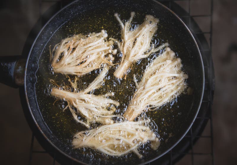 Frying Crispy Enoki Mushroom. Stock Photo - Image of enoki, food: 190986552