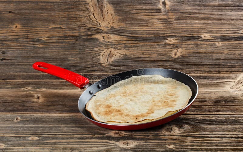 Frying pan with pancake stock image. Image of wooden - 33238337