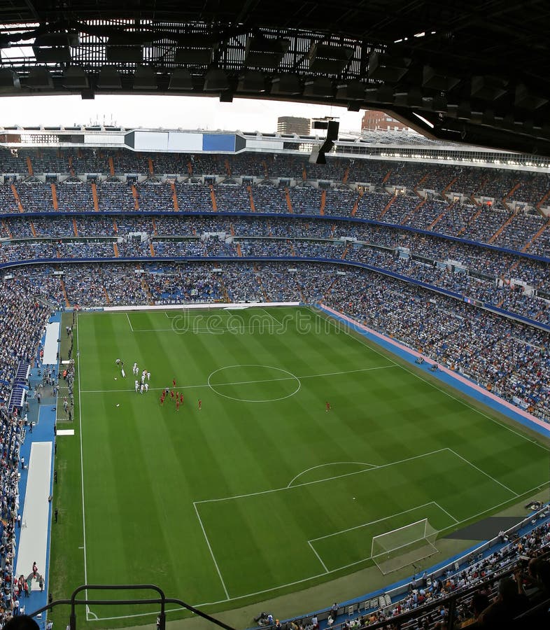 Fußball-Stadion stockbild. Bild von feld, stadion, grün - 2565409