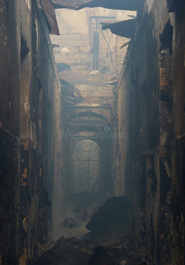 Fuego en un edificio imagen de archivo. Imagen de fuego - 9515539