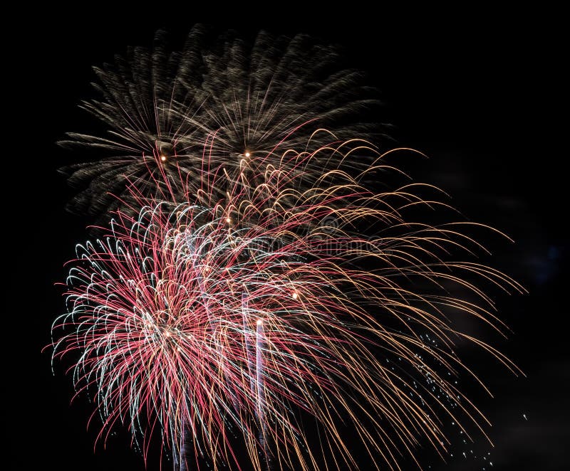 Fuegos Artificiales En Rojo, Verde, Y Blanco Foto de archivo - Imagen ...