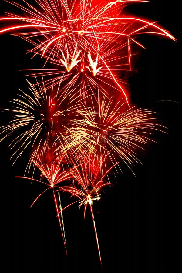 Fuegos artificiales rojos foto de archivo. Imagen de flama - 3971628