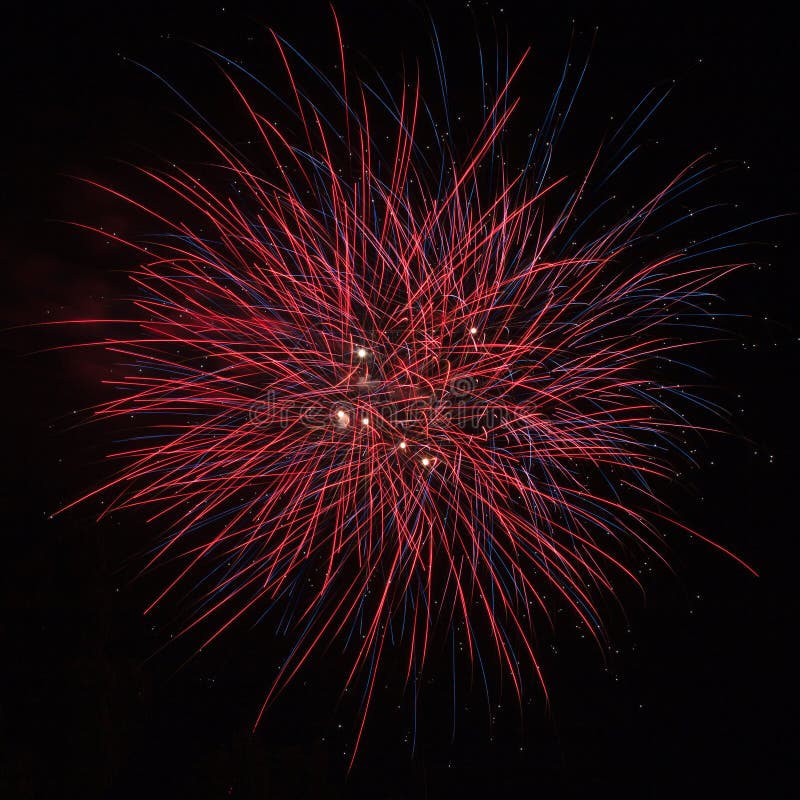 Fuegos Artificiales Rojos Hermosos Imagen de archivo - Imagen de rojo ...
