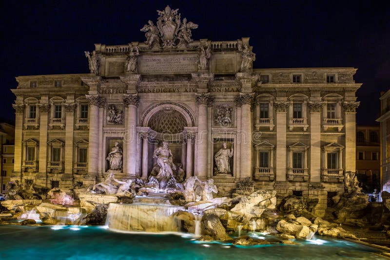 Fuente del Trevi foto de archivo. Imagen de europa, ciudad - 77064492