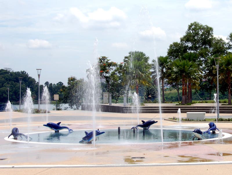 Fuente en parque foto de archivo. Imagen de destreza, orificio - 955580