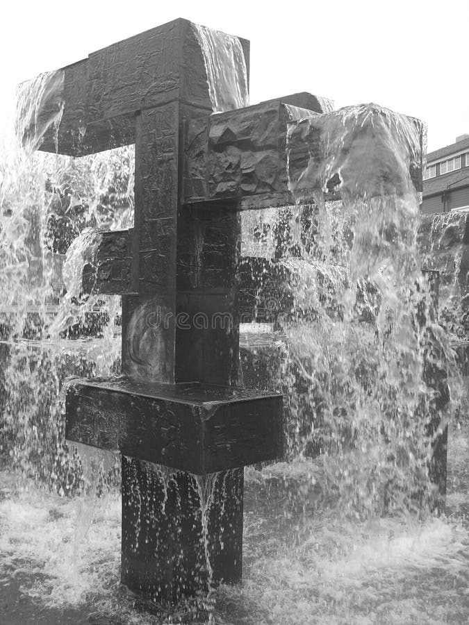 FUENTE MODERNA foto de archivo. Imagen de arte, cascada - 5256976