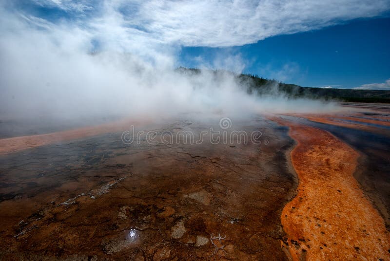 Fuentes Termales En El Parque Nacional De Yellowstone Imagen de archivo ...