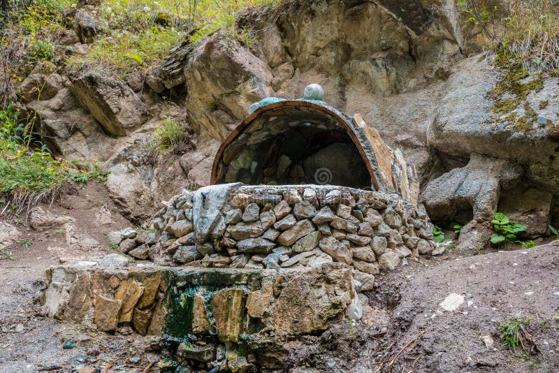 Fuentes Termales En El Aire Abierto Imagen de archivo - Imagen de ...