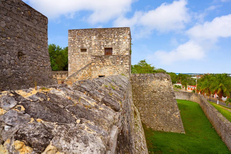 Fuerte De San Felipe En Bacalar Foto de archivo - Imagen de méxico ... Fuerte De San Felipe En Bacalar Foto de archivo - Imagen de méxico ...