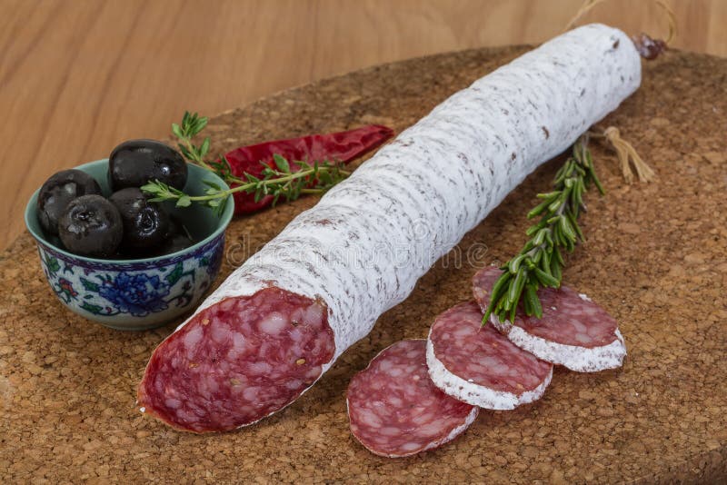 Fuet korv arkivfoto. Bild av tapas, korv, skivor, spanjor - 50195816