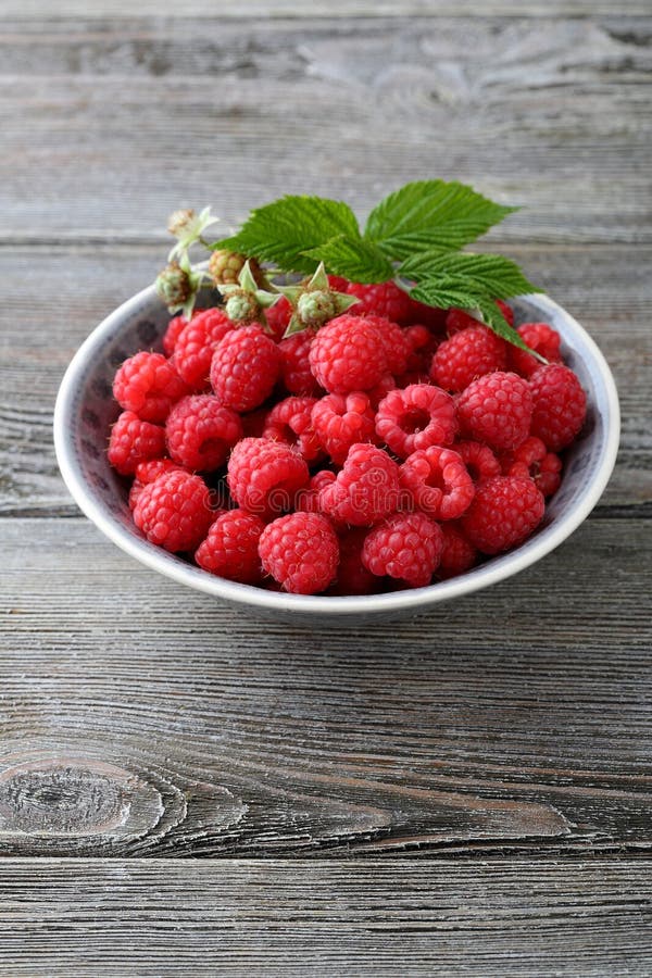Full Bowl of Fresh Raspberries Stock Image - Image of ingredient ...