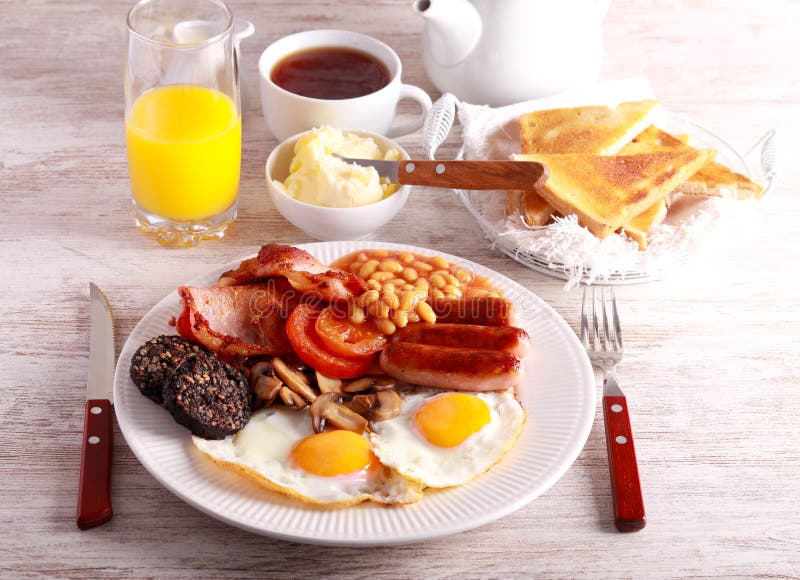 Full English or Irish Breakfast Stock Image - Image of served, sausages ...