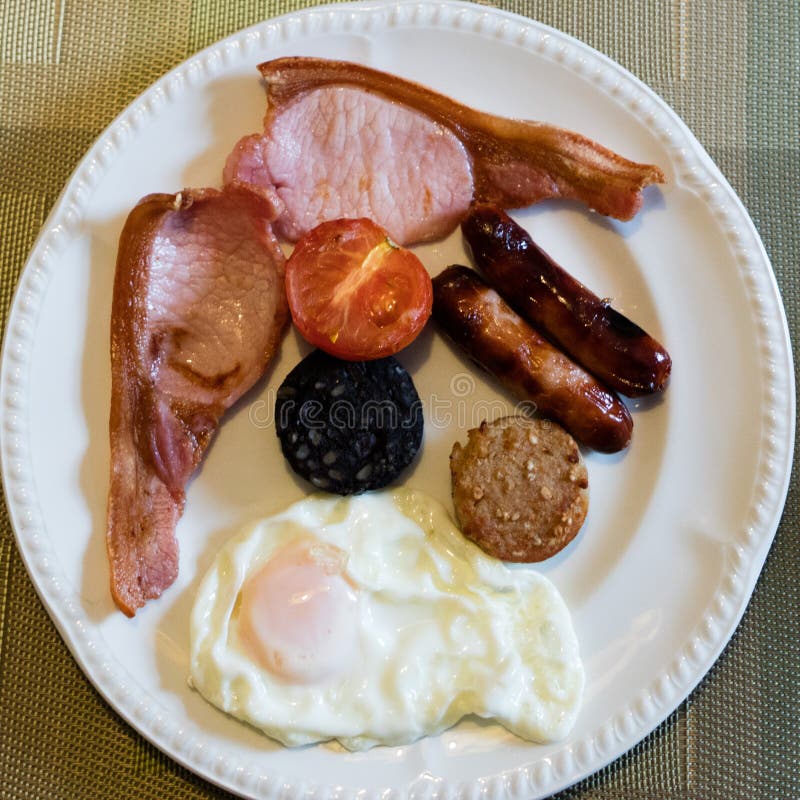 Full irish breakfast stock photo. Image of toast, bread - 76122832
