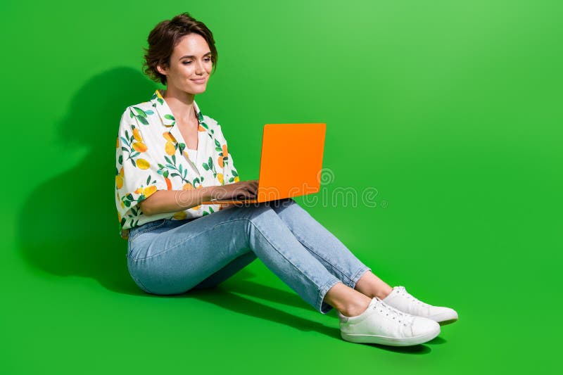 Full Length Photo Of Confident Young Business Assistant Hr Recruiter Woman Sitting Floor Using