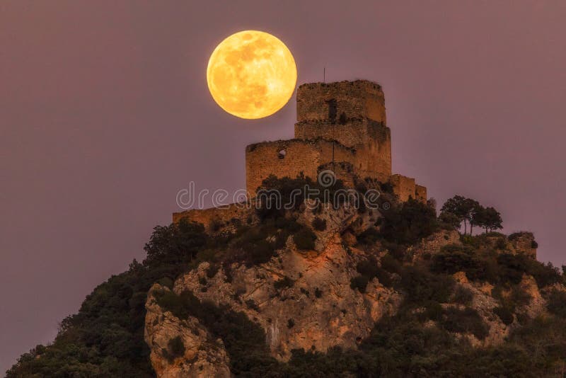 Full moon over Ocio castle stock photo. Image of fortress - 142875756