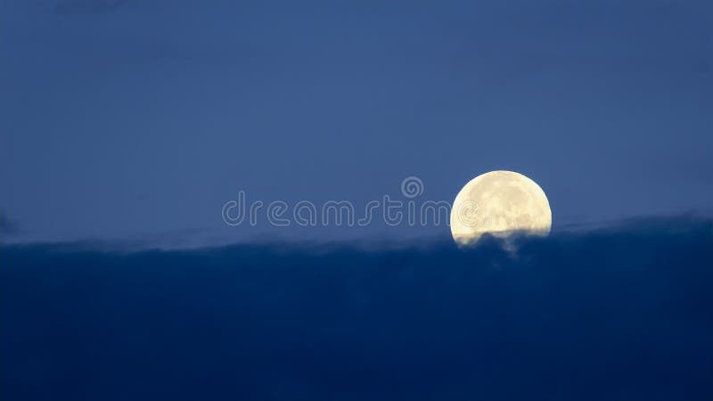 Full Moon Setting Behind Clouds Stock Image - Image of moonrise, rise ...